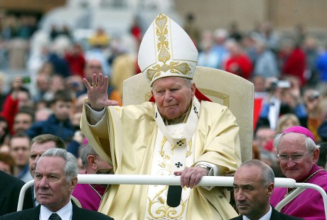 __COUNT__ Vatican Pope Beatification - Apr 2004 Stock Pictures ...