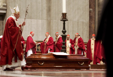Pope Benedict Xvi L Celebrates Funeral Editorial Stock Photo - Stock ...