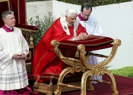 Pope Benedict Xvi Kneels Pray While Editorial Stock Photo - Stock Image ...
