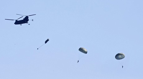 12 Chinook jump Stock Pictures, Editorial Images and Stock Photos ...