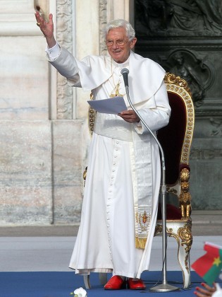 Pope Benedict Xvi Waves Faithful He Editorial Stock Photo - Stock Image ...
