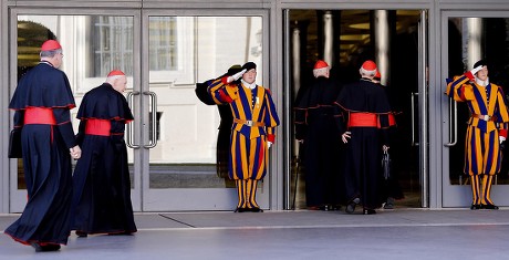 Members Swiss Guard Salute Cardinals Arrive Editorial Stock Photo ...