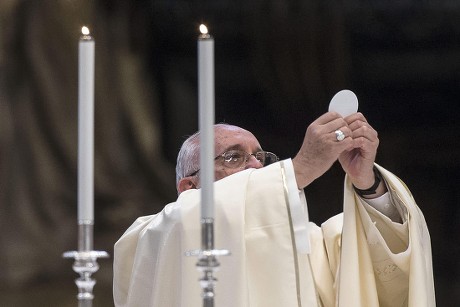 Pope Francis Holds Altar Bread He Editorial Stock Photo - Stock Image ...