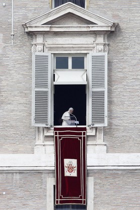 Pope Benedict Xvi Turns Away Rostrom Editorial Stock Photo - Stock ...