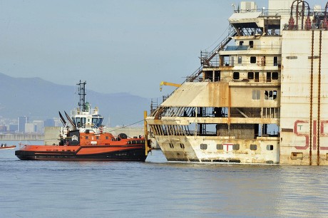 250 Harbor wreck Stock Pictures, Editorial Images and Stock Photos ...