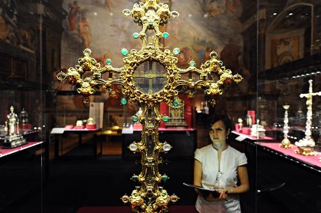 Woman Looks Croce Reliquiario Della Passione Editorial Stock Photo ...