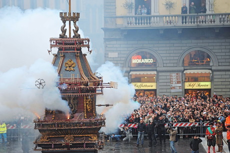 Locals Tourists Attend Explosion Cart Scoppio Editorial Stock Photo ...