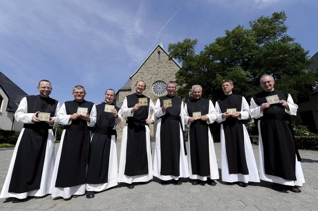 Cistercian Monks Heiligenkreuz Monastery Wienerwald Pose Editorial ...