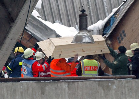 Germany Collapsed Roof - Jan 2006 Stock Pictures, Editorial Images and ...