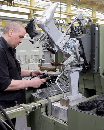 Employee Kloecknerdesma Shoemachine Producer Pictured Companys ...