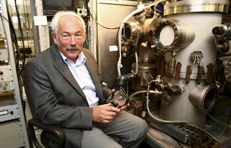 German Physicist Peter Gruenberg Sits Laboratory Editorial Stock Photo ...