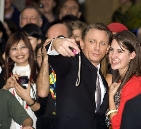 Daniel Craig Poses Fans Editorial Stock Photo - Stock Image | Shutterstock