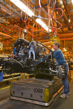 39 General motors truck assembly line Stock Pictures, Editorial Images ...