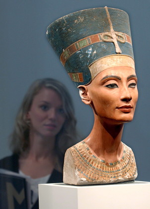 Visitor Looks Bust Queen Nefertiti Ancient Editorial Stock Photo ...