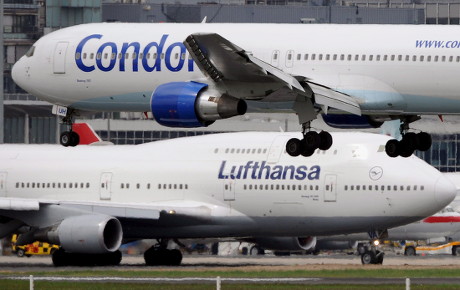 Boeing 747 Passenger Plane Bottom Lufthansa Editorial Stock Photo ...