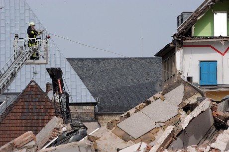 __COUNT__ Germany Cologne Building Collapse - Mar 2009 Stock Pictures ...