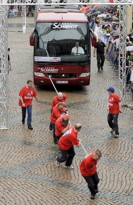 Team Wolfenbuettel Pulls 16tonsheavy 14metreslong Bus Editorial Stock ...