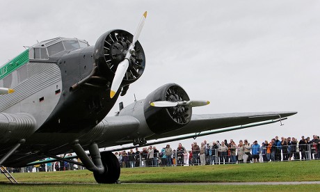 76 Biplanes in flight Stock Pictures, Editorial Images and Stock Photos ...