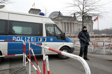 Police Secures Area Around Reichtsag Parliament Editorial Stock Photo ...