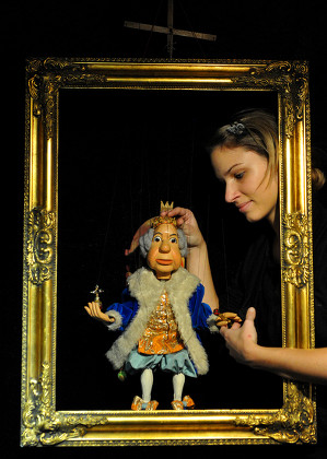 Staff Member Nikola Adjusts Marionettes Crown Editorial Stock Photo ...