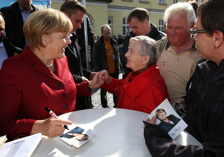 German Chancellor Angela Merkel L Signs Editorial Stock Photo - Stock ...
