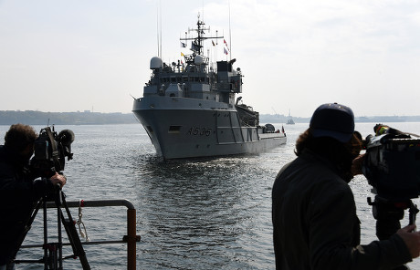 500 Ships of the task force Stock Pictures, Editorial Images and Stock ...