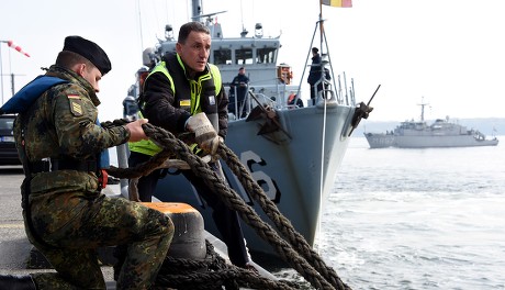 500 Ships of the task force Stock Pictures, Editorial Images and Stock ...