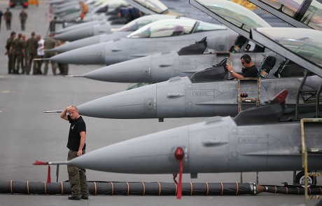 Technicians Prepare F16 Fighter Jets Airbase Editorial Stock Photo ...