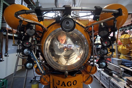 Submersible Pilot Juergen Schauer Does Maintenance Editorial Stock ...