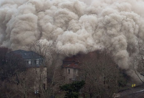 Thick Pall Smoke Envelopes Houses Close Editorial Stock Photo - Stock ...