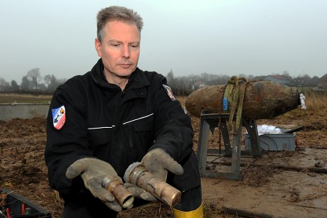 250 Demolition bomb Stock Pictures, Editorial Images and Stock Photos ...