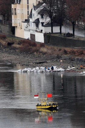 Members Bomb Disposal Team Defuse Blockbuster Editorial Stock Photo ...