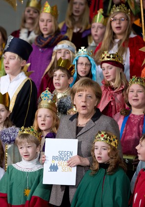 German Chancellor Angela Merkel Pictured Carollers Editorial Stock ...