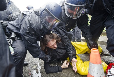 23 Police inner cordon Stock Pictures, Editorial Images and Stock ...