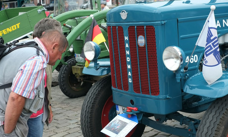 People View Oldtimer Tractor Exhibition Hanover Editorial Stock Photo ...