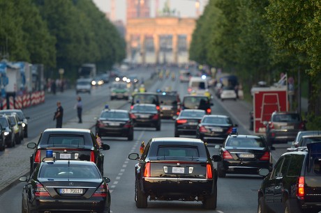 Motorcade Us President Barack Obama Drives Editorial Stock Photo ...