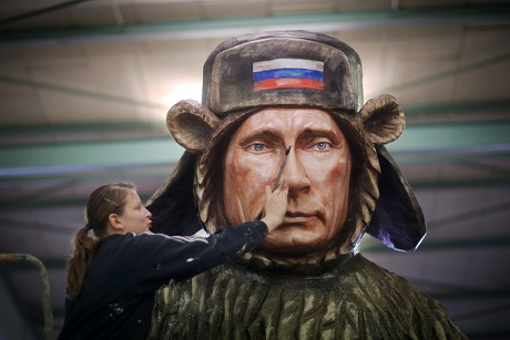 34 Vladimir putin on bear Stock Pictures, Editorial Images and Stock ...