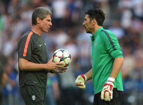 Juventus Goalkeeper Gianluigi Buffon R Talks Editorial Stock Photo ...
