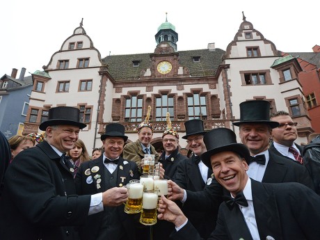 250 Keg tapping Stock Pictures, Editorial Images and Stock Photos ...