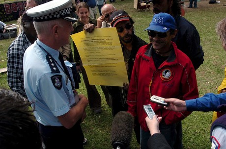 Aboriginal Activist Robert Thorpe R Confronts Editorial Stock Photo ...
