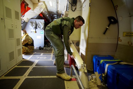 Crew Shut Down One Engine Raaf Editorial Stock Photo - Stock Image ...