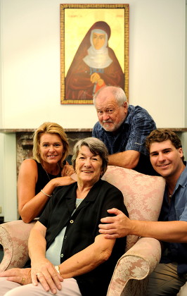 Kathleen Evans C Poses Photographs Beneath Editorial Stock Photo ...