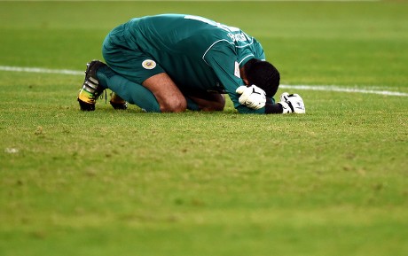 Bahrains Goalkeeper Hamad Al Doseri Reacts Editorial Stock Photo ...