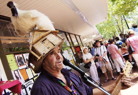 Tourists Watch Australian Entertainer Frank Chook Editorial Stock Photo ...