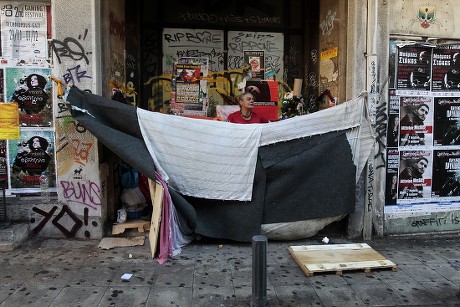 Homeless Woman Seen Inside Her Makeshift Editorial Stock Photo - Stock ...