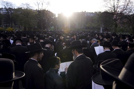 Thousands Orthodox Jews Attend Blessing Sun Editorial Stock Photo ...