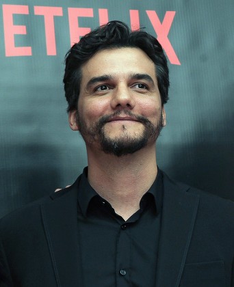 Chilean Actor Pedro Pascal Poses After - Foto de stock de contenido ...