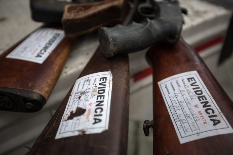 Venezuela Weapons - Sep 2016 Stock Pictures, Editorial Images and Stock ...