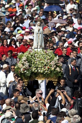 Pilgrims Surround Our Lady Fatima Statue Editorial Stock Photo - Stock ...