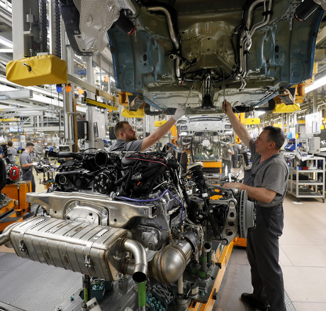 250 Chassis assembly line Stock Pictures, Editorial Images and Stock ...